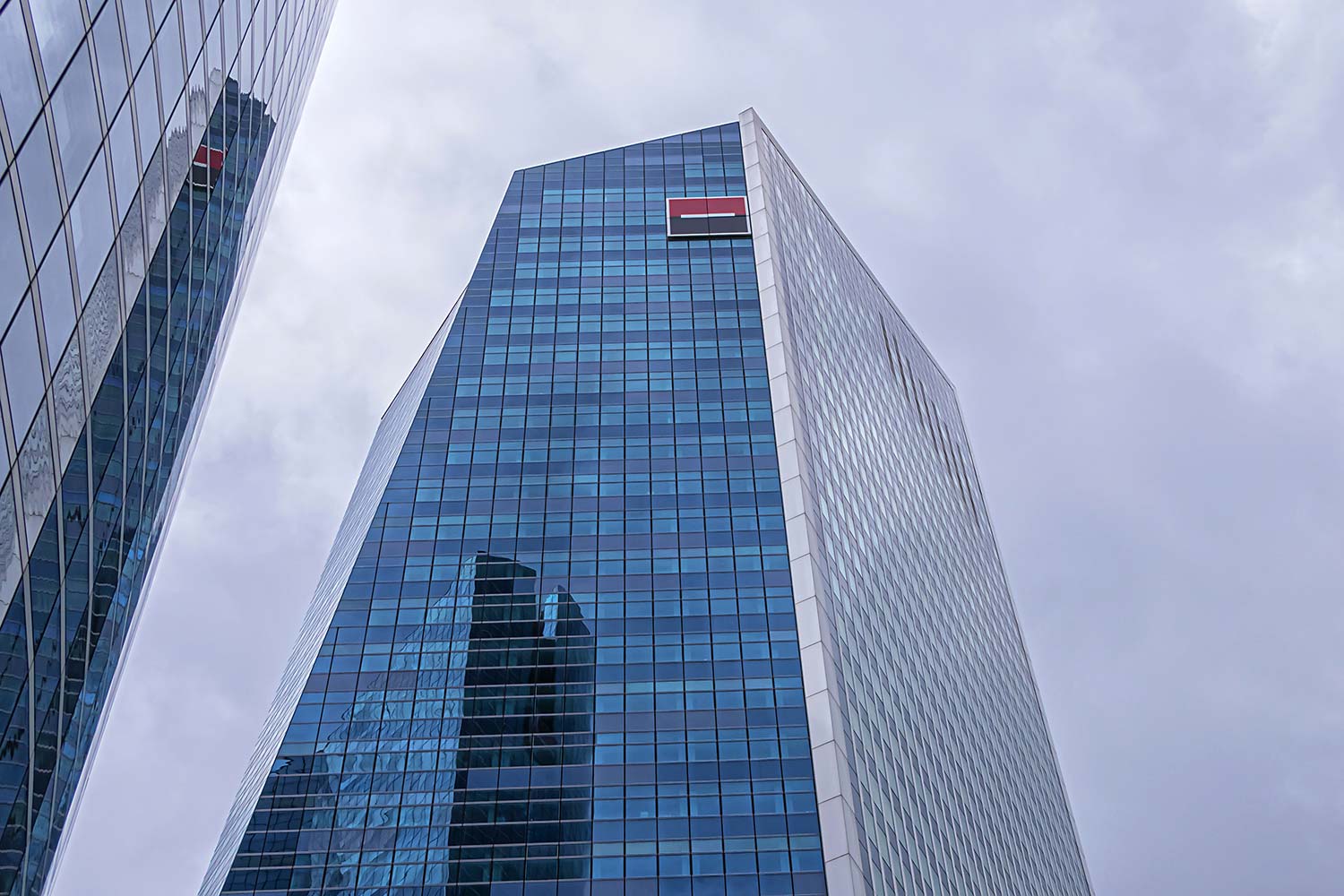 SOCIETE GENERALE ISSUES A FIRST DIGITAL GREEN BOND ON A PUBLIC ...